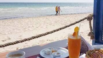 2 restaurantes, pequenos-almoços servidos, cozinha internacional