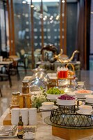 Pequeno-almoço preparado no momento diário (200 THB por pessoa) 