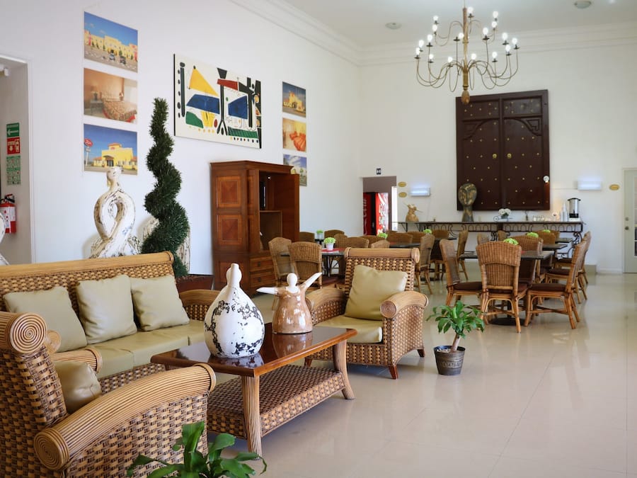 Área de estar no saguão