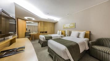 Roupas de cama antialérgicas, frigobar, cofres nos quartos, escrivaninha