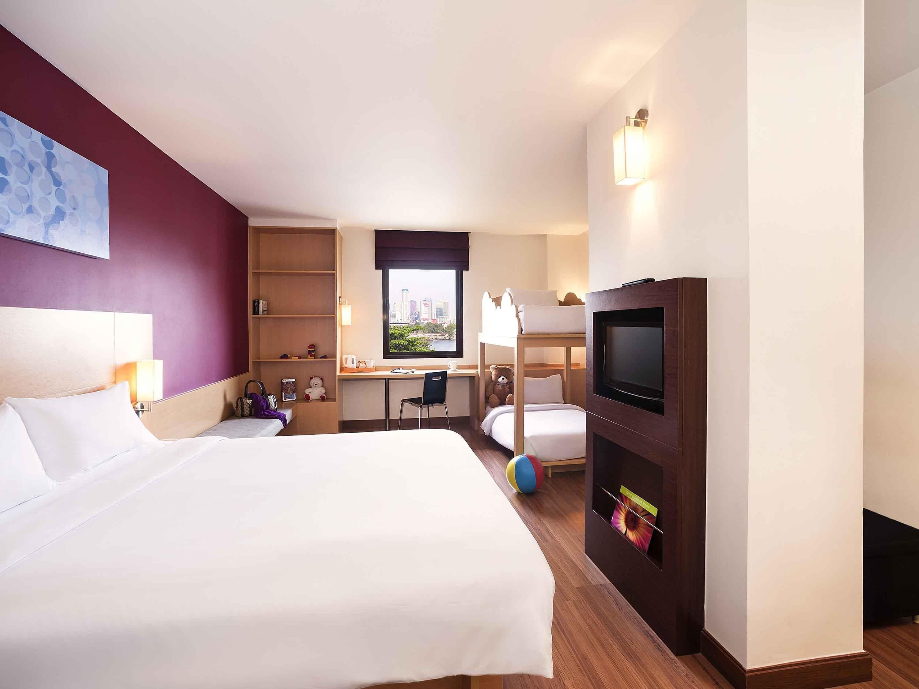 Quarto Familiar, várias camas | Cofre no quarto, secretária, ferro/tábua de engomar 