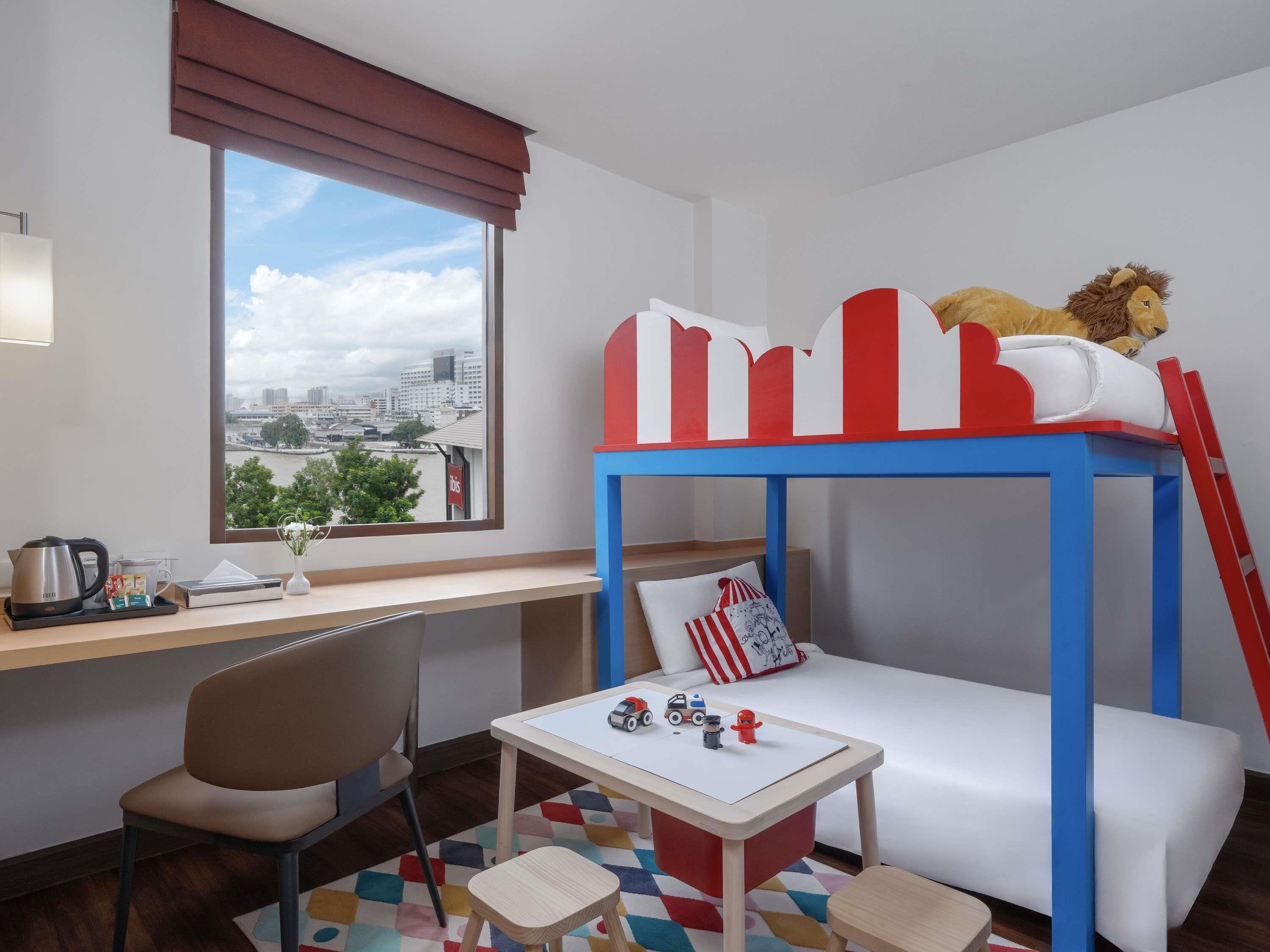 Quarto Familiar, várias camas | Vista do quarto