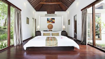 Villa, 3 quartos, piscina privativa (Cendana) | Minibar, cofre no quarto, secretária, camas desdobráveis