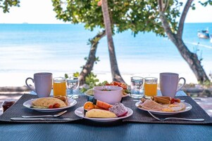 Café da manhã com buffet todos os dias mediante uma taxa