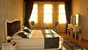 Quarto casal ou duplo superior | Roupas de cama premium, edredons de pluma, frigobar, cofres nos quartos