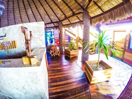 Área de estar no saguão