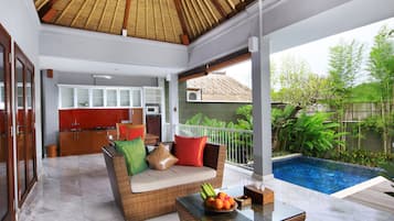 Vila premier, 1 quarto, piscina particular | Cozinha privada | Geladeira, cafeteira/chaleira
