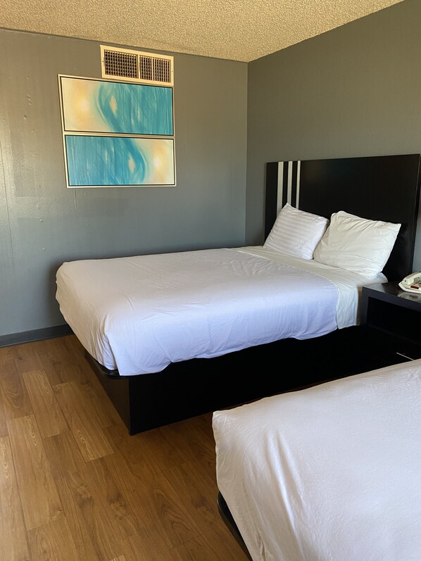 Quarto Clássico com Cama de Casal | Ferro/tábua de engomar, Wi-fi grátis, roupa de cama fornecida