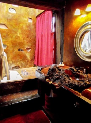 Suite Júnior (Love or Imagine) | Casa de banho | Um polibã, um secador de cabelo, toalhas fornecidas 
