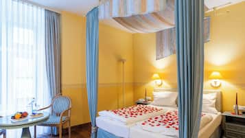 Quarto Duplo Standard | Minibar, cofre no quarto, secretária, quartos insonorizados