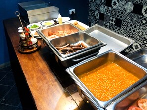 Café da manhã completo todos os dias (ZAR 175 por pessoa) 