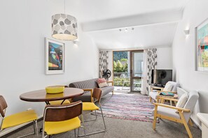 TV LCD 24 polegadas com canais digitais, TV, DVD player