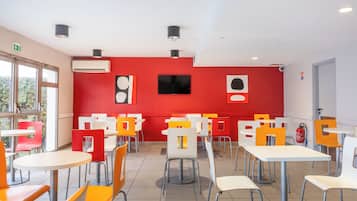 Pequeno-almoço tipo buffet diário (7.20 EUR por pessoa)
