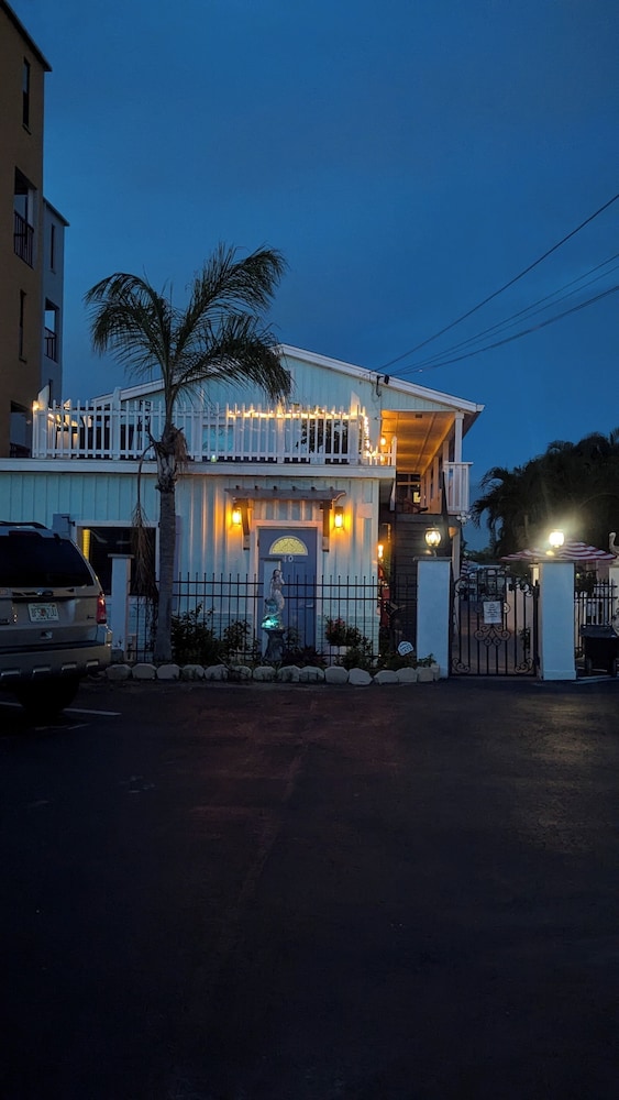 Lorelei Resort Motel - St. Pete Beach, FL