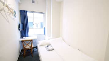 Quarto casal (1 Semi-double Bed) | Escrivaninha, ferros/tábuas de passar roupa, Wi-Fi de cortesia