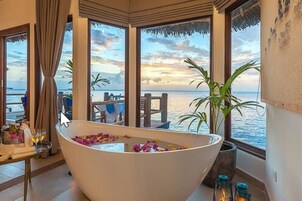 Villa de Luxo, 1 quarto, vista para o oceano, sobre a água | Banheira de hidromassagem privativa