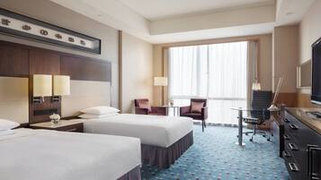 Edredons de pluma, cofres nos quartos, escrivaninha