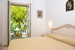 Quarto casal standard | Cofres nos quartos, escrivaninha, Wi-Fi de cortesia