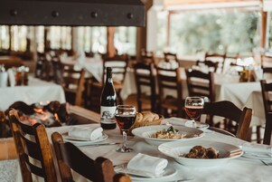 Almoços e jantares servidos