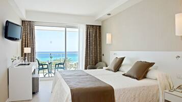 Quarto casal, sacada, vista para o mar | Frigobar, cofres nos quartos, escrivaninha
