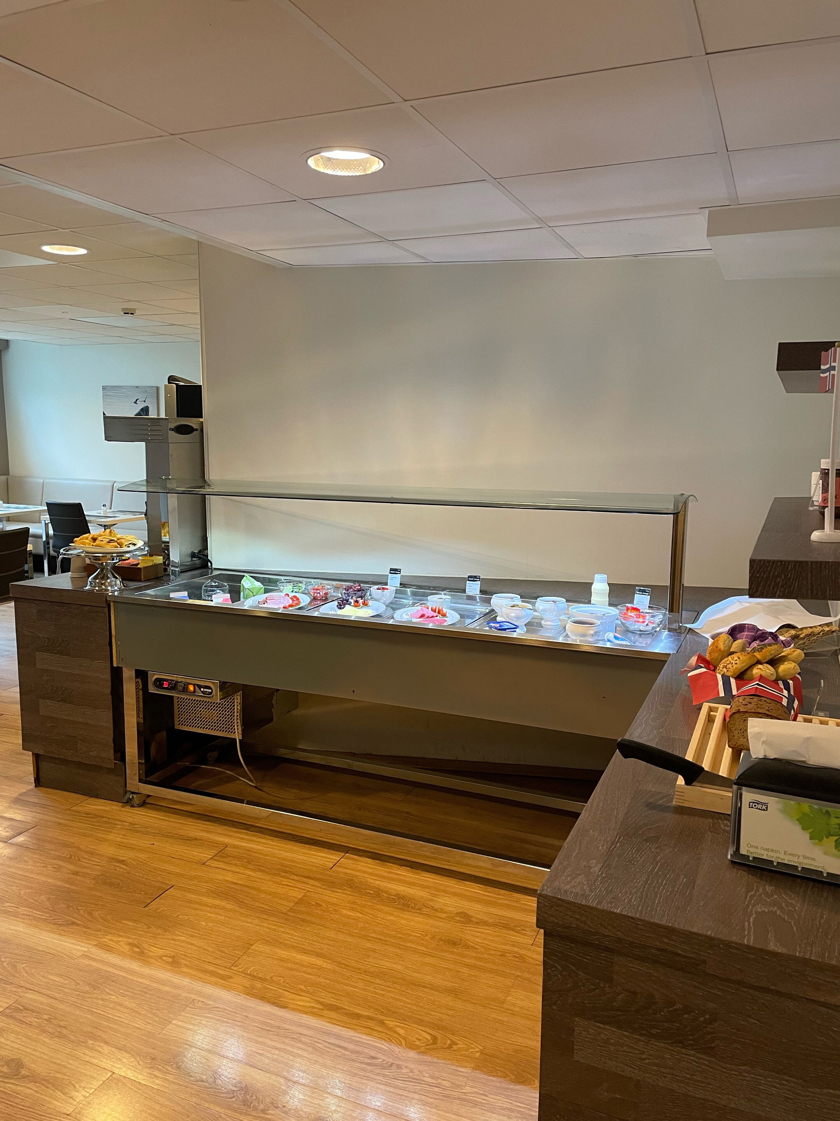 Café da manhã com buffet grátis todos os dias