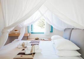 One Bedroom apartment Upper floor | Roupa hipoalergénica, cofre no quarto, com decoração personalizada 