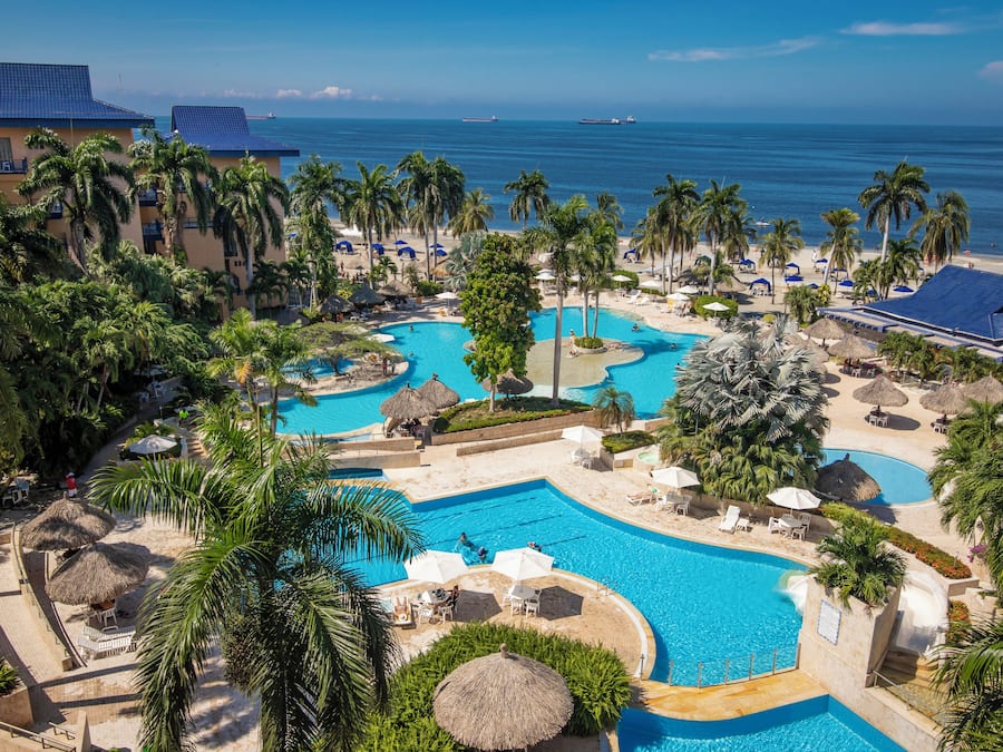 7 piscinas externas, guarda-sóis, espreguiçadeiras