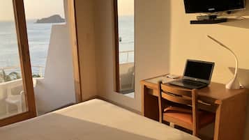 Quarto Duplo Superior, vista para o oceano | Roupa de alta qualidade, minibar, cofre no quarto, Wi-fi grátis