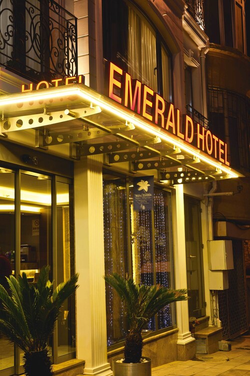 Emerald Hotel Logo