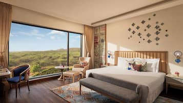 Quarto luxo, 1 cama King | Camas com colchões de espuma com sistema de memória, frigobar