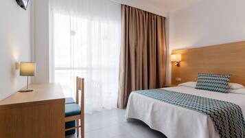 Quarto Individual Superior, varanda | Secretária adequada para computadores portáteis