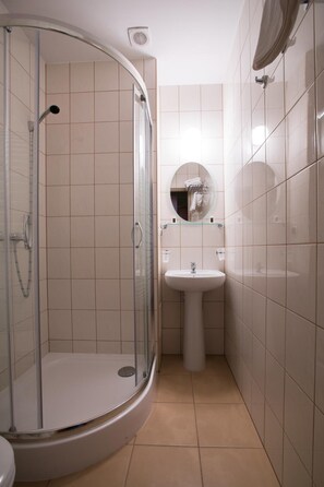 Um polibã, artigos de higiene pessoal grátis, toalhas fornecidas 