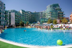 Piscina interior, piscina exterior 