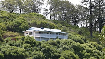 Casa Exclusiva, 5 quartos, banheira de hidromassagem grande, vista para o oceano | Terrenos do alojamento