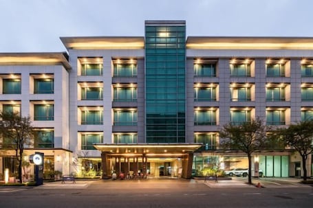 Exterior. Taipung Suites
