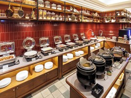 Pequeno-almoço tipo buffet diário mediante uma taxa