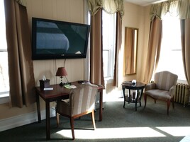 Suíte de dois quartos  | Camas com colchões pillow-top, escrivaninha