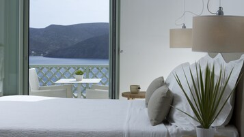 Quarto Deluxe, vista para o mar | Lençóis italianos Frette, roupa de alta qualidade, minibar 