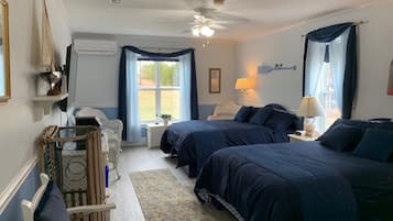Quarto casal luxo | Roupas de cama antialérgicas, frigobar, individualmente decorados