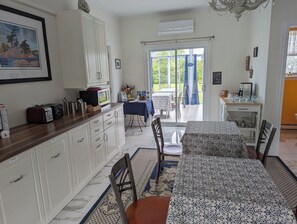 Pequeno-almoço tipo buffet diário incluído 