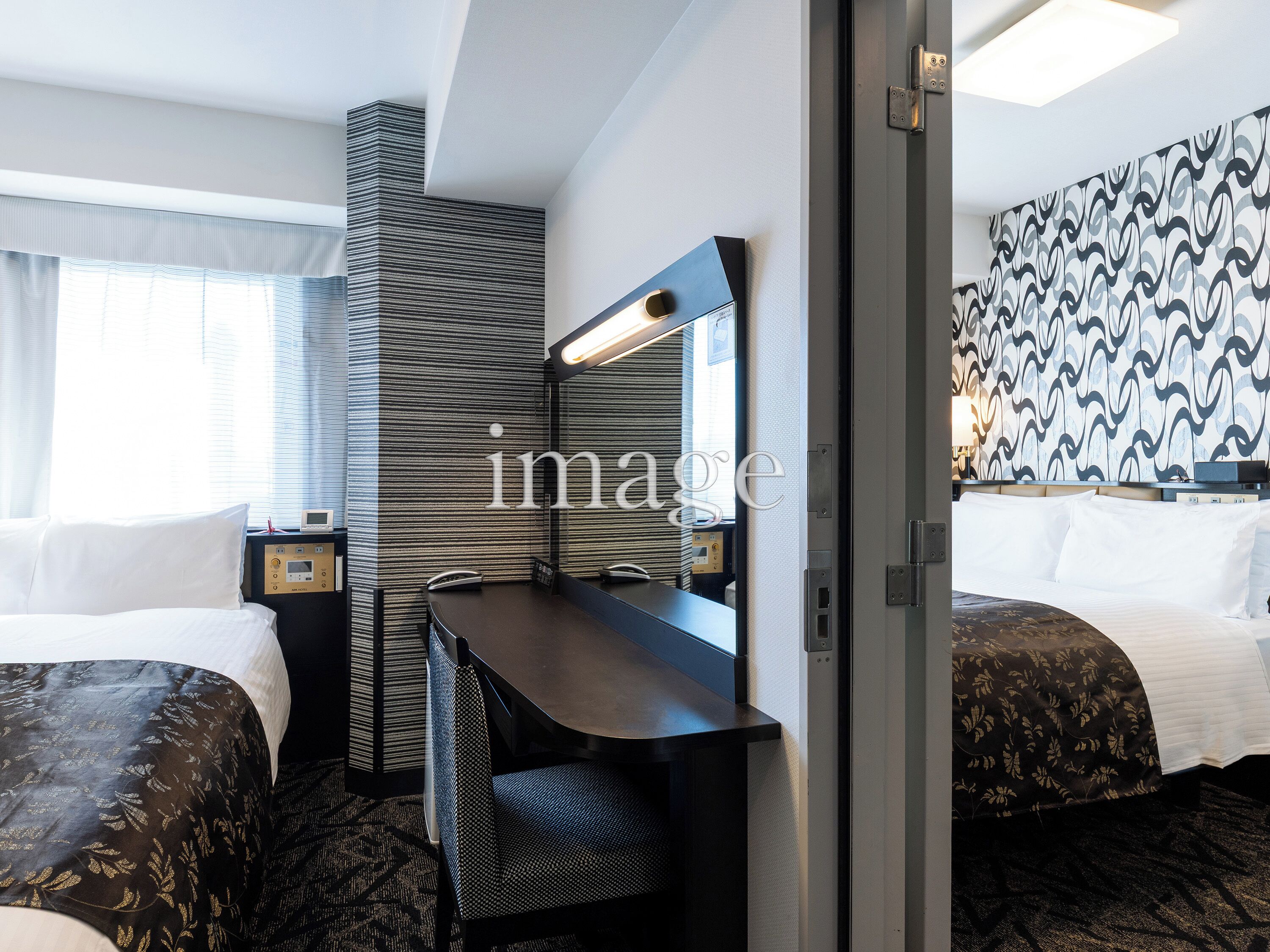 Quarto quádruplo, 2 camas de casal, para não fumantes | Roupas de cama premium, edredons de pluma, escrivaninha