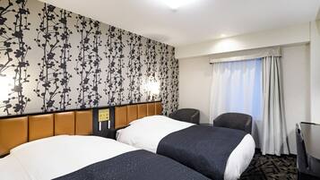 Chuveiro/banheira combinados, secador de cabelo, chinelos