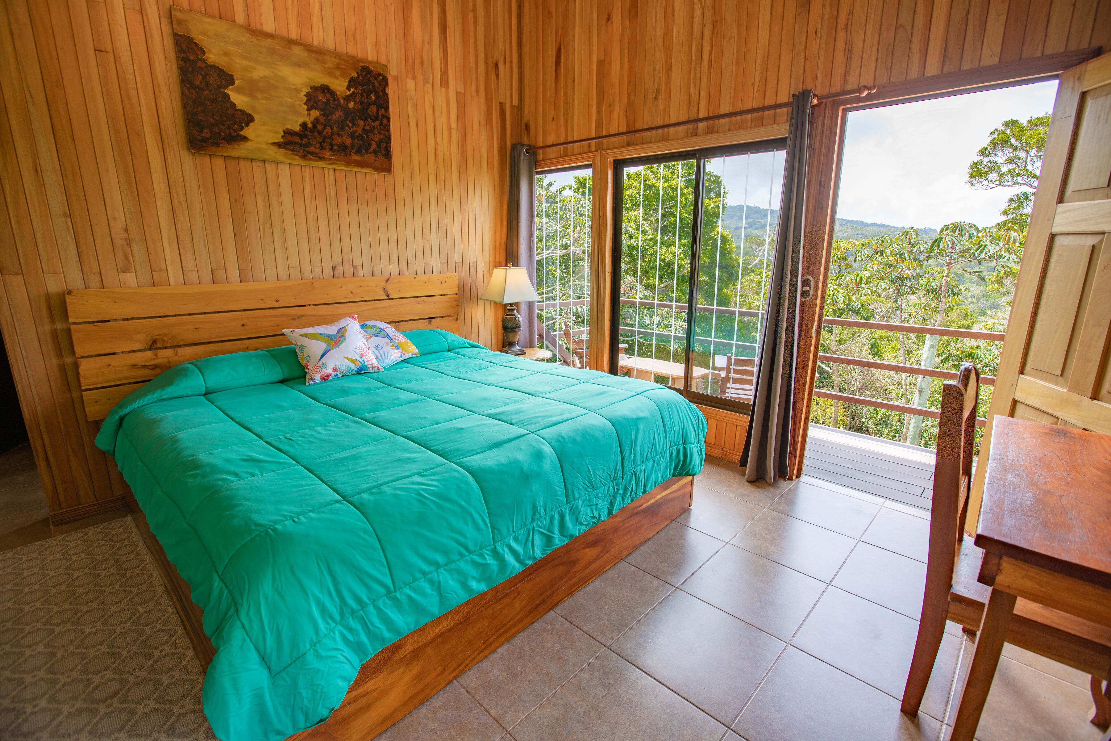 Suíte júnior, 1 quarto, sacada, vista para a montanha | Roupas de cama premium, edredons de pluma, camas Tempur-Pedic