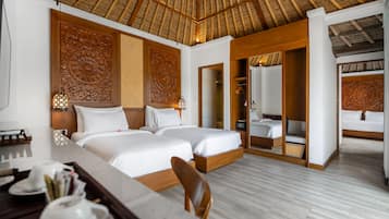 Roupa de alta qualidade, minibar, cofre no quarto, secretária