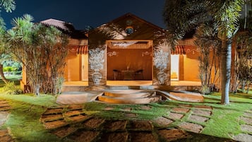 Vila conforto, 1 cama Queen | 1 quarto, frigobar, cofres nos quartos, individualmente decorados