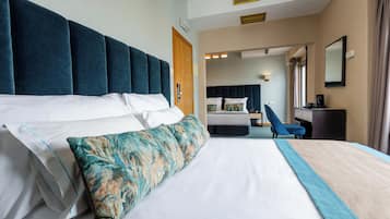 Quarto Familiar (4 Adults) | Minibar, cofre no quarto, com decoração personalizada