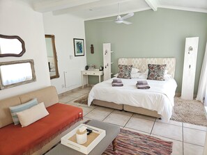 Quarto Duplo Superior | Lençóis de algodão egípcio, roupa de alta qualidade, cofre no quarto 