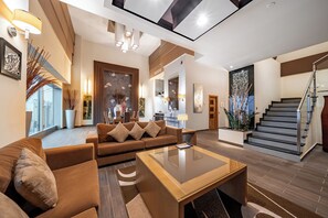 Penthouse (In the heart of the City) | Minibar, cofre no quarto, secretária 