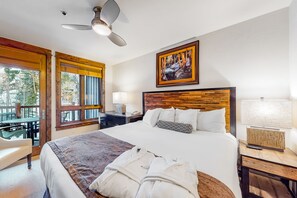 Apartamento em Condomínio Fechado, 2 quartos | Roupa de alta qualidade, cofre no quarto, com mobília individualizada 