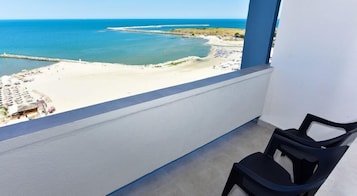Sky Sea View Apartment | Vista do quarto